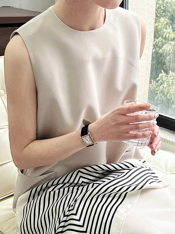 Elegant High-Waisted Midi Dress with Split-Back Design and Pockets"