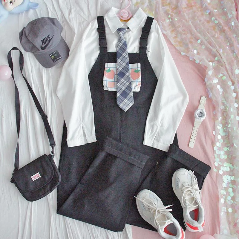 CREAM STRAWBERRY PRINT OVERALLS