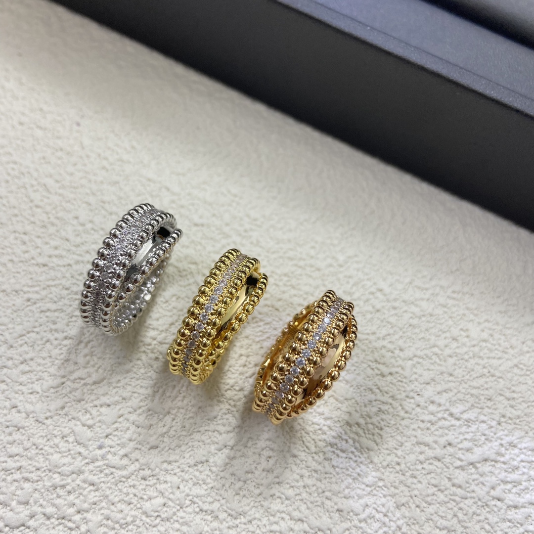 Van Cleef&Arpels' new 2-in-1 bead edge diamond ring with a row