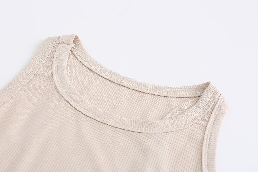 SOLID COLOR SLEEVELESS TANK TOP