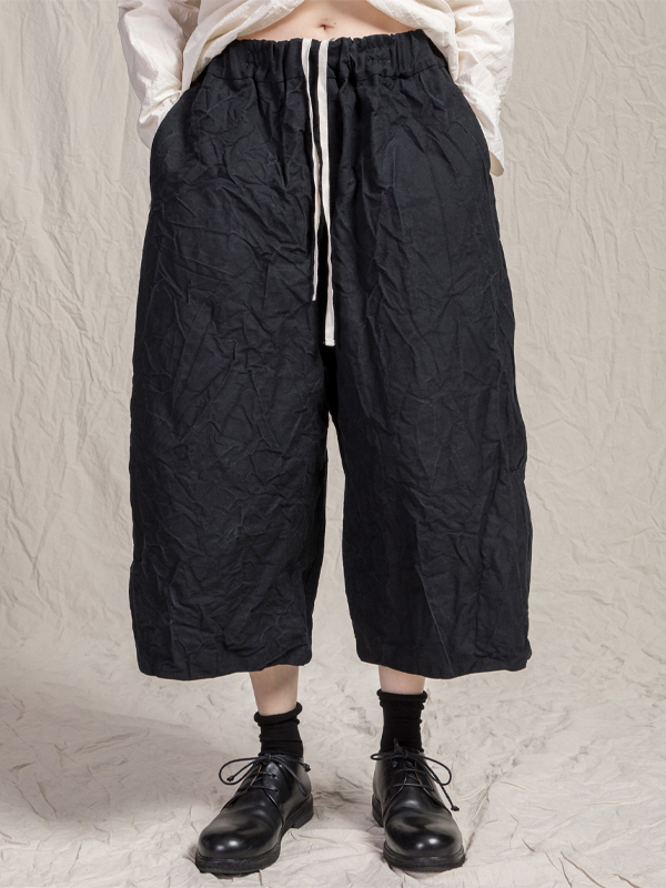 Black Textured Wide Leg Cropped Pants