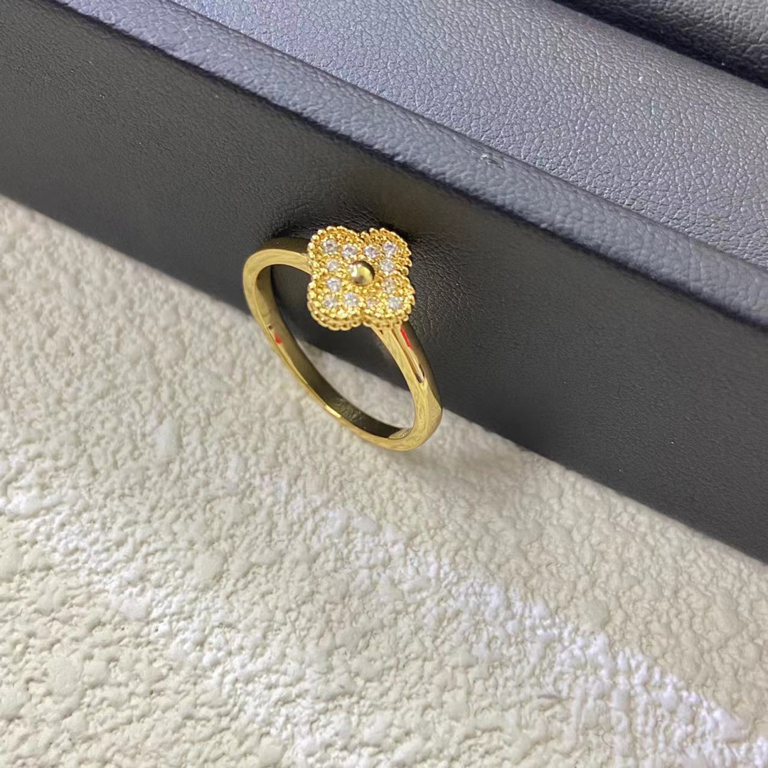 Van Cleef&Arpels Mini Full Diamond Clover Ring
