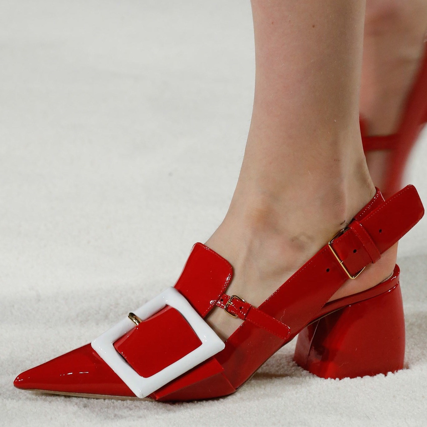 Red Patent Leather Pointed Toe Buckle Slingback Chunky Heels Vdcoo