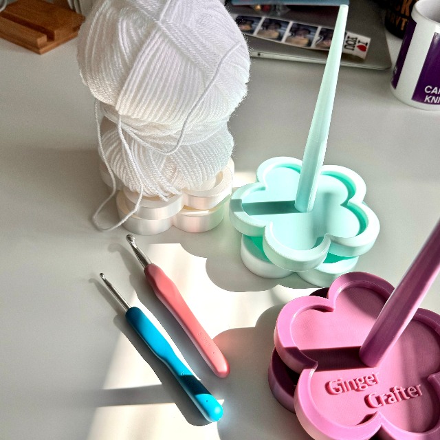 Flower Yarn holder, Yarn spinner for Crochet / Knitting