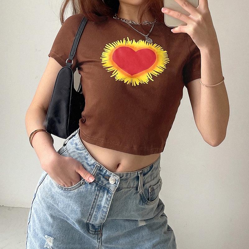 FEATURED HEART PRINT CROP TOP