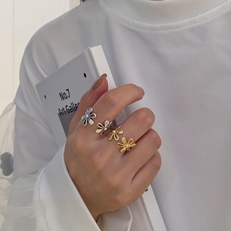 VINTAGE FLOWER OPEN RINGS
