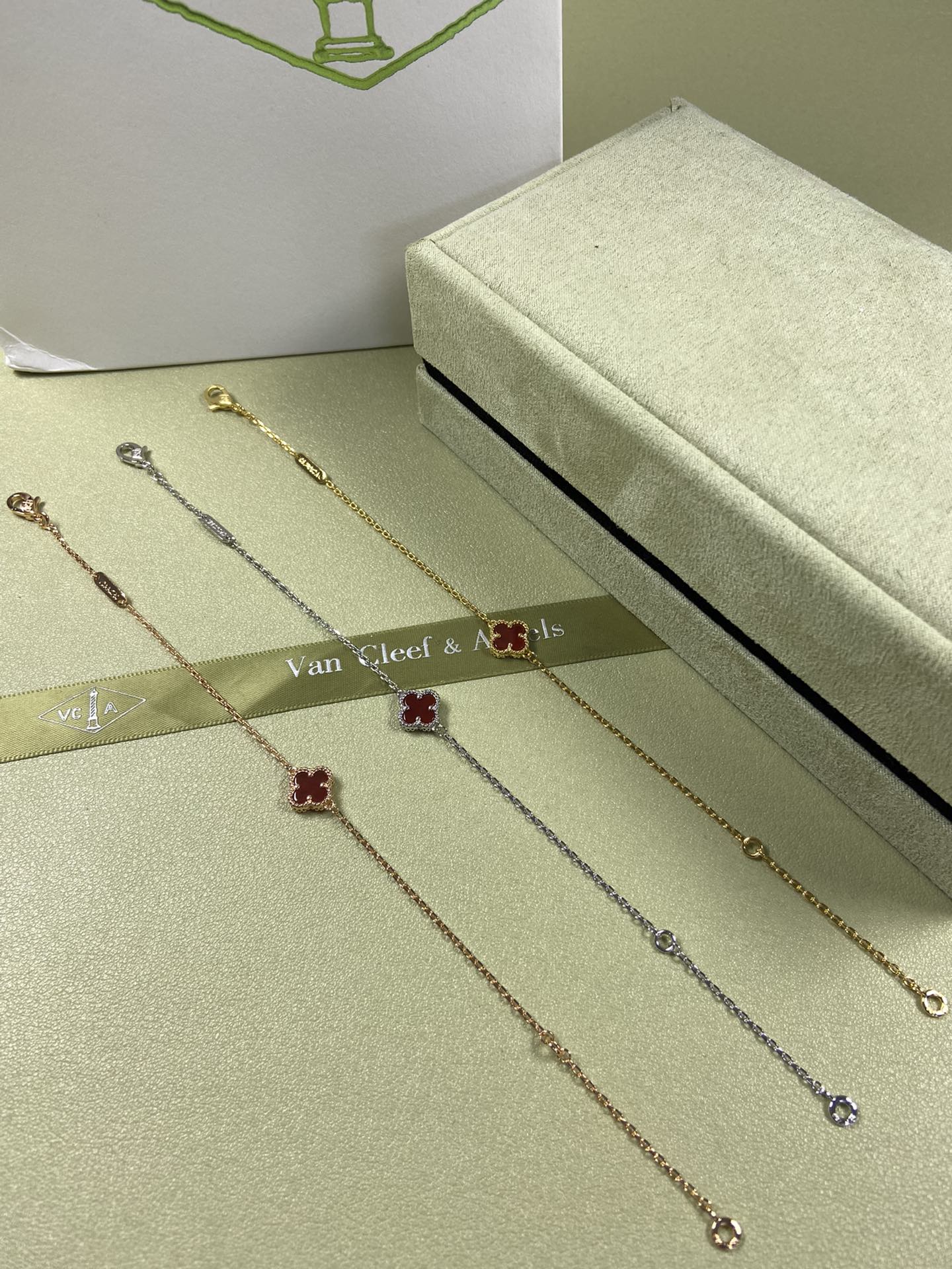 Van Cleef&Arpels Clover Mini Edition Ruby Bracelet