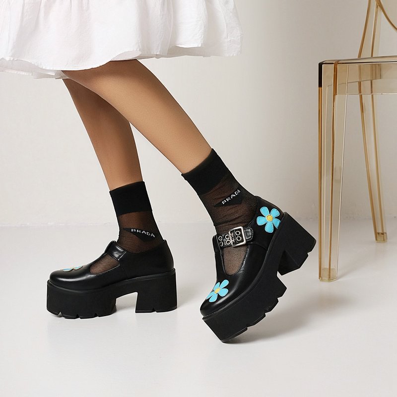 DAISY PLATFORM SANDALS (4.5-11)