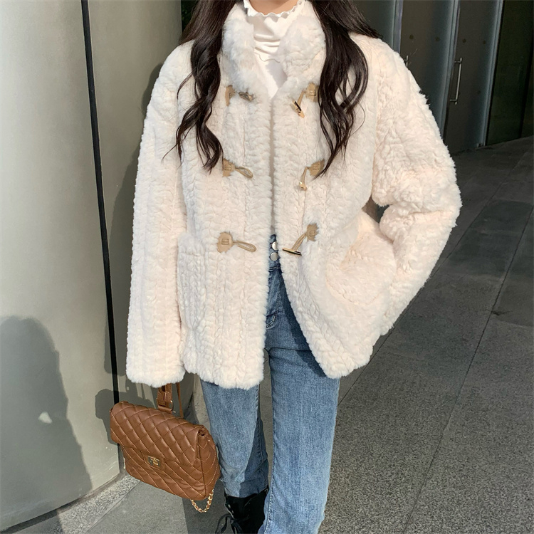 HORN BUCKLED LAMB WOOL COAT