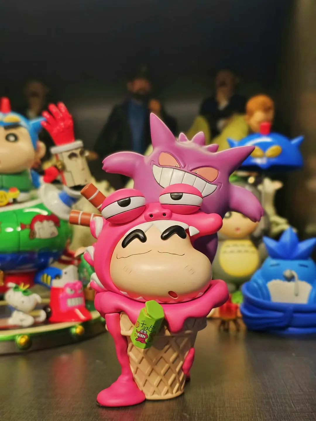 Shin-chan & Gengar Ice Cream - Crayon Shin-chan Pokemon Resin Statue ...