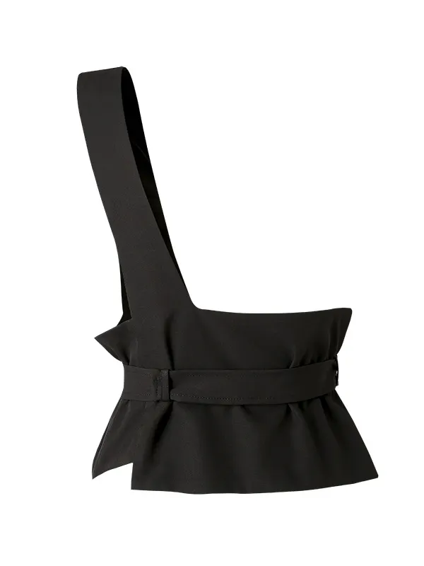 Chic Sophistication: Stylish Black Vest with a Trendy Belt Buckle