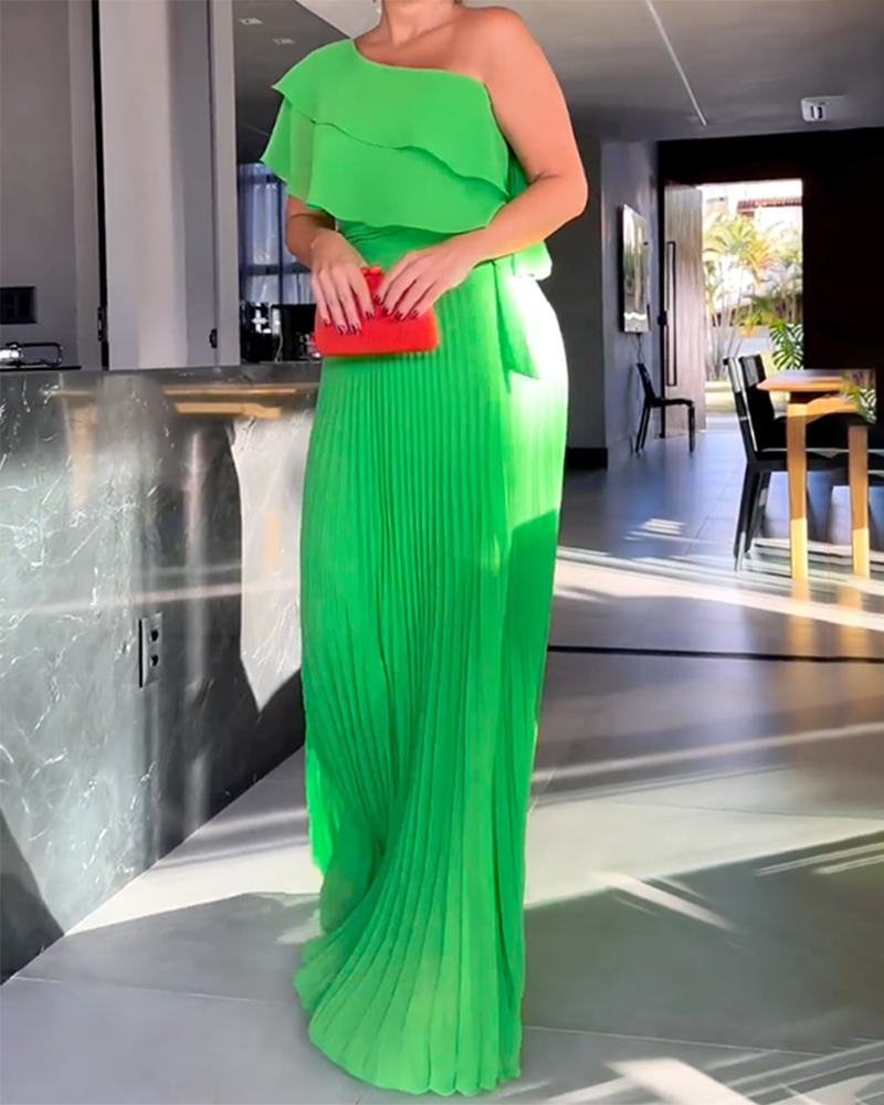 Solid Color Slant Shoulder Pleated Dress