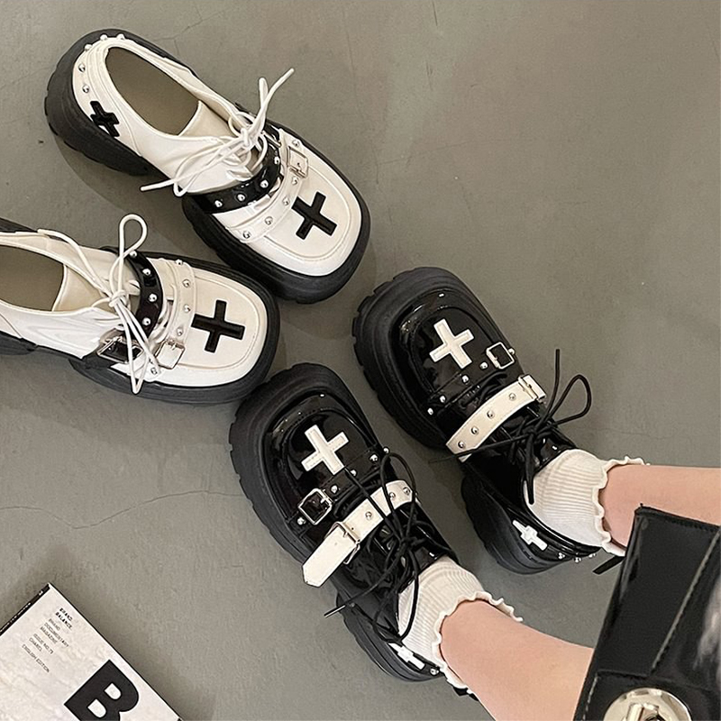 Y2K B&W LEATHER SQUARE TOE LACE UP SHOES (4.5-8)
