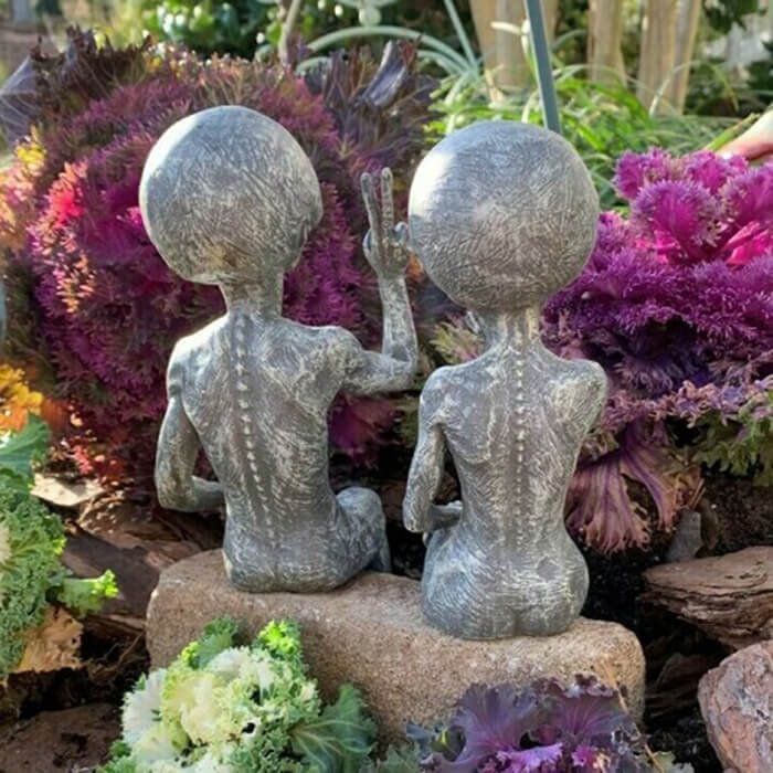 Couple Alien Garden Statues - Outdoor Yard Sculptures for Decor