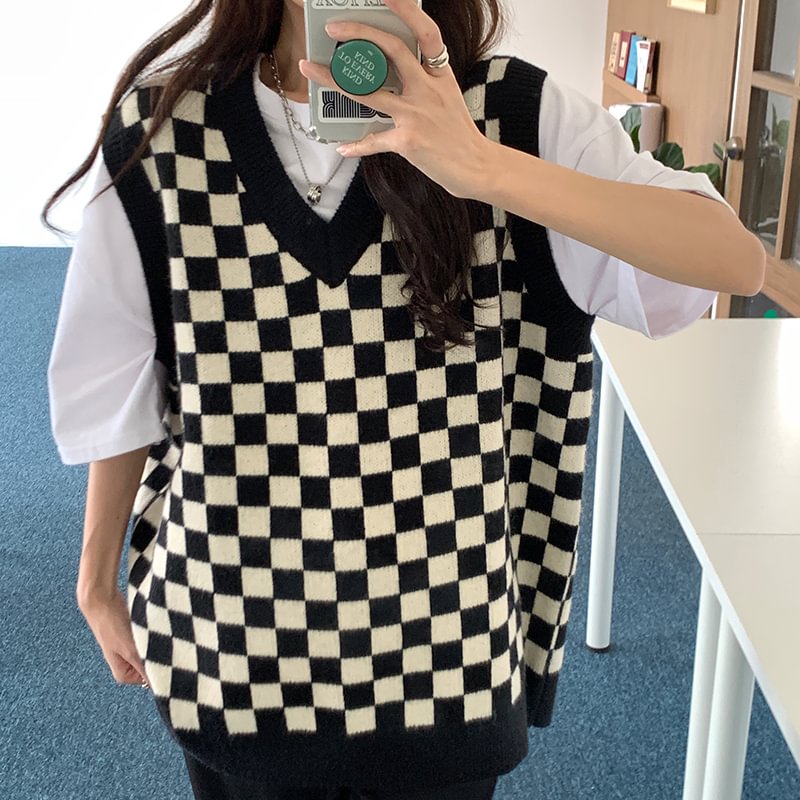 VINTAGE CHECKERBOARD SWEATER VEST