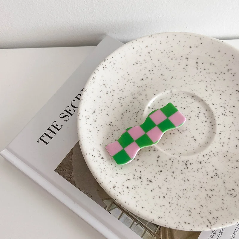 CHECKERED WAVE HAIR CLIP (1 PCS)