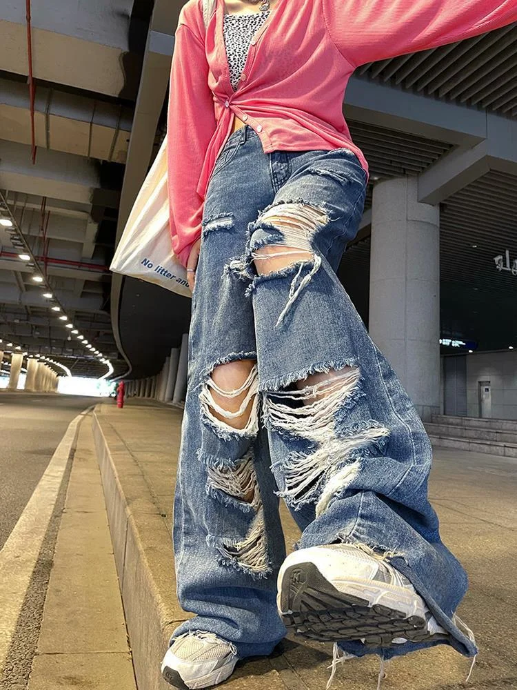 STREET SHOT BEGGAR RIPPED JEANS