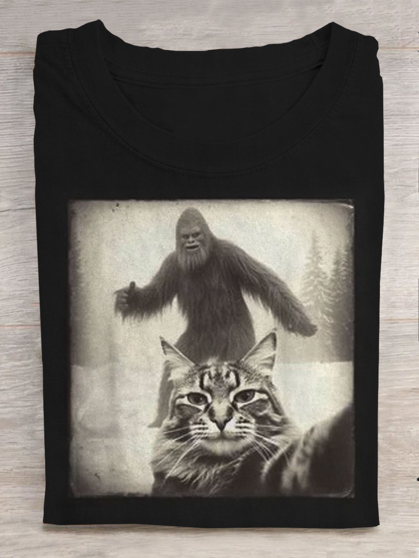 Funny Cat Selfie With Bigfoot Print T-shirt
