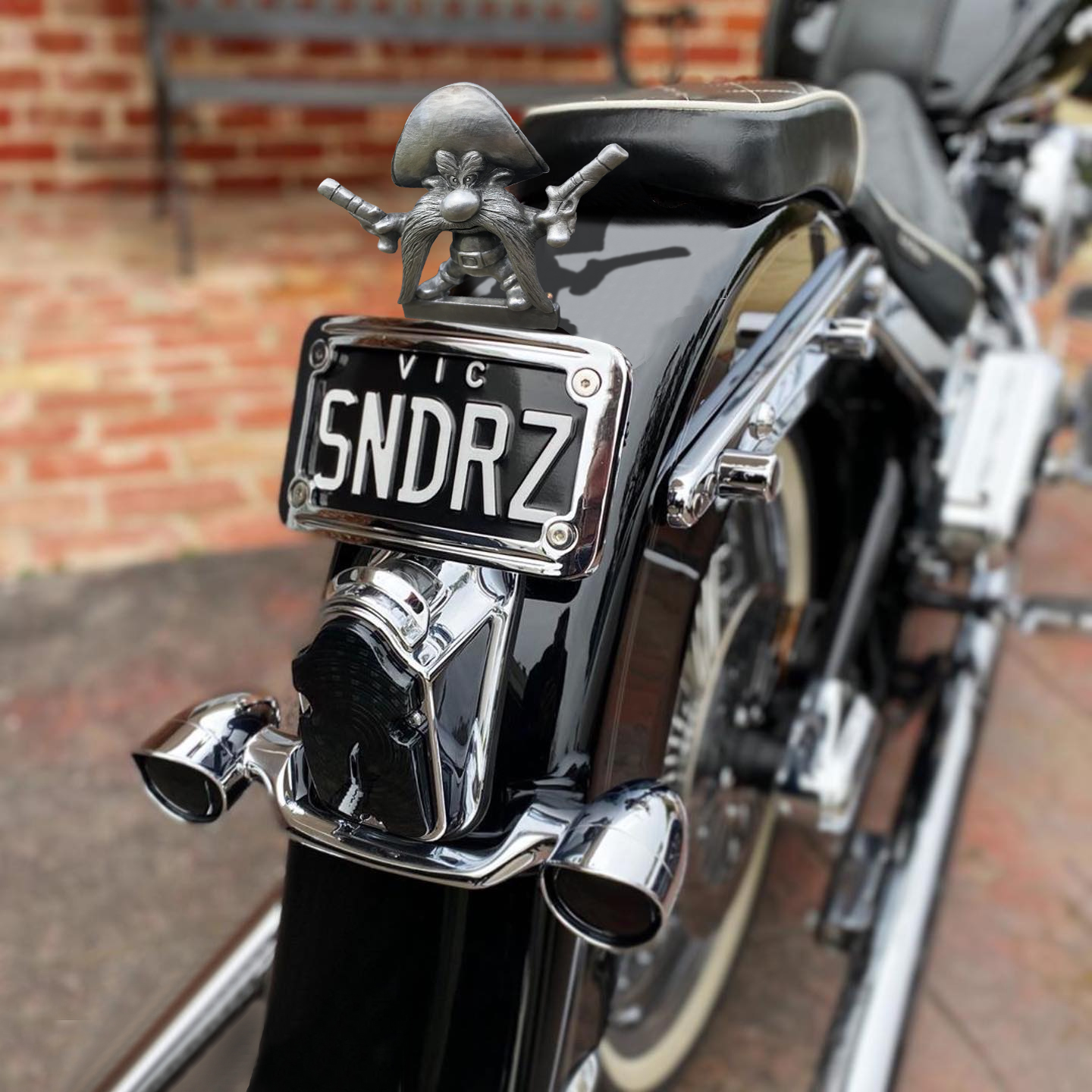 Yosemite Sam License Plate Topper - Vintage Car Decoration Art