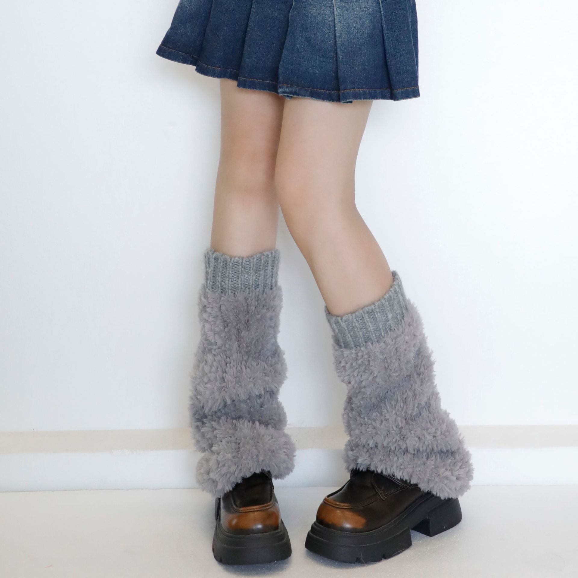 Y2K PLUSH SPLICED HORN LEG COVER