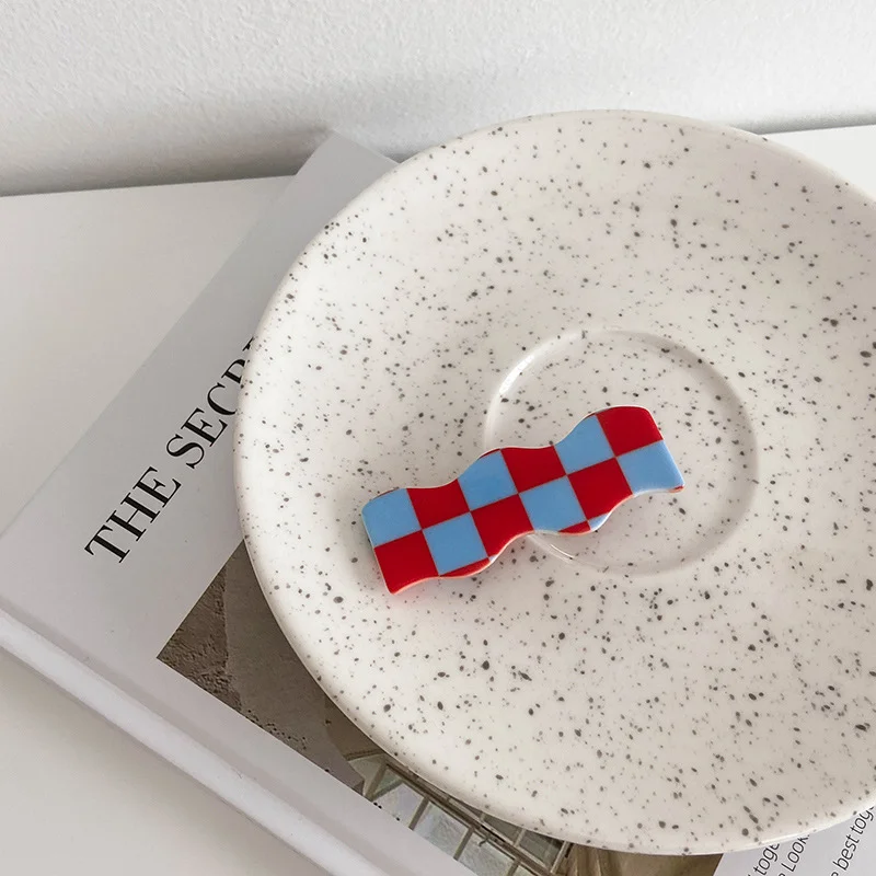 CHECKERED WAVE HAIR CLIP (1 PCS)