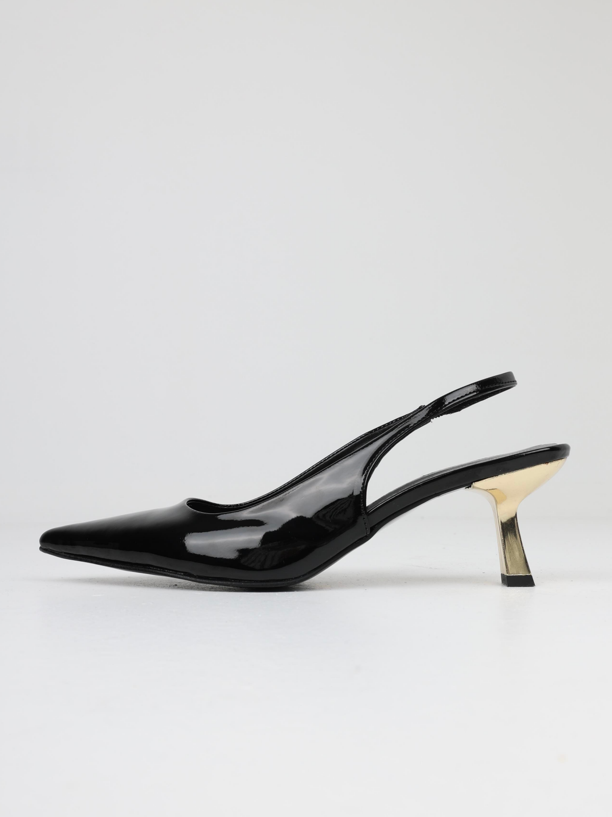 GOOSHOE Black Patent Pointy Slingback Pumps With Sculptural Gold Kitten ...