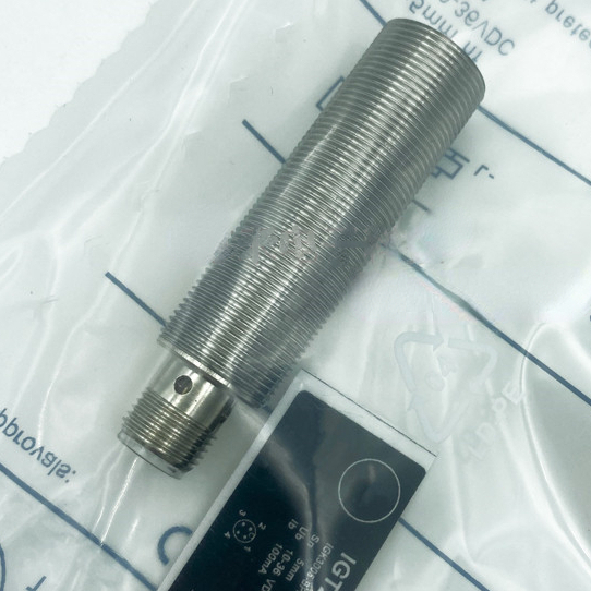 Metal Proximity Switch IGT247 DC Three Wire PNP Normally Open Plug-in ...