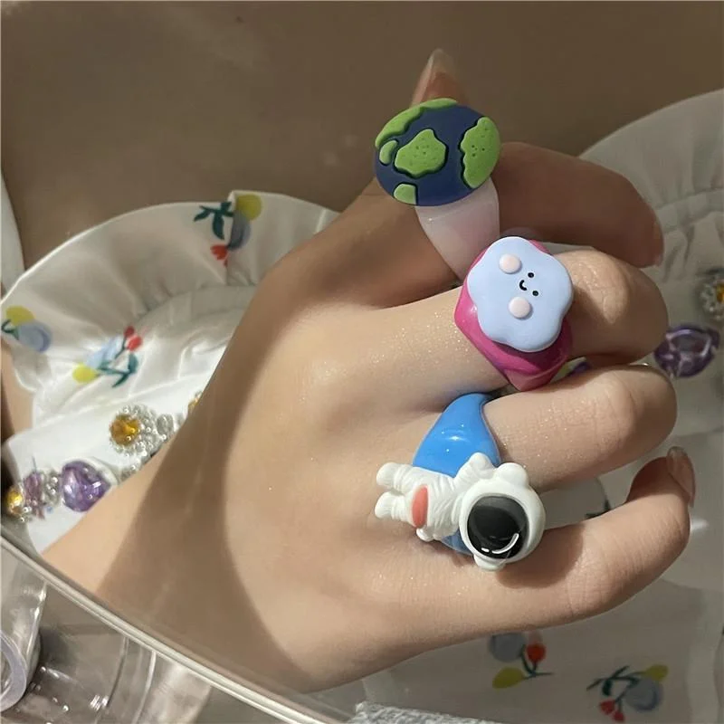 CLOUD/ASTRONAUT/EARTH RINGS