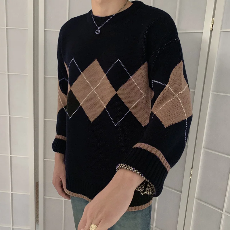 CONTRASTING DIAMOND KNIT PULLOVER SWEATER