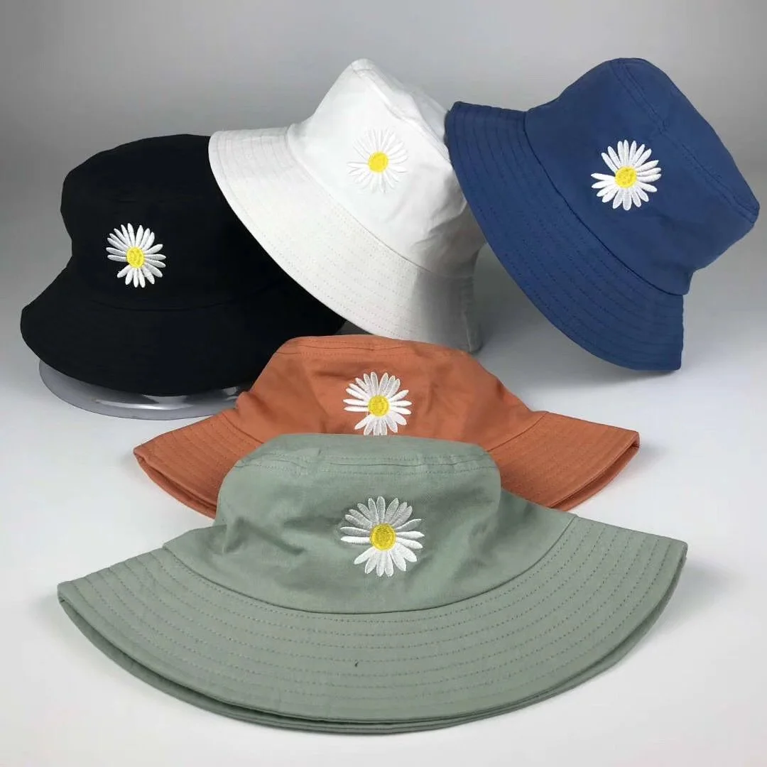 SMILEY DAISY BUCKET HAT