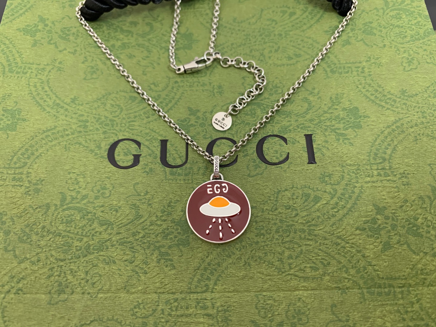 Gucci UFO-shaped flying saucer in red enamel color.