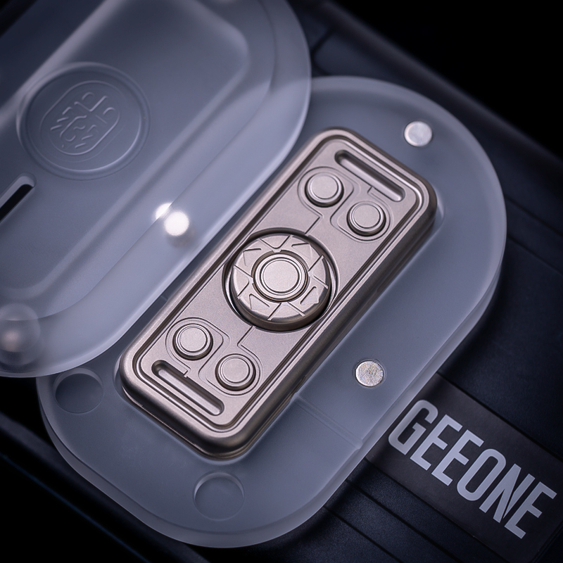 YOLO STUDIO Gamer Pro Fidget Spinner