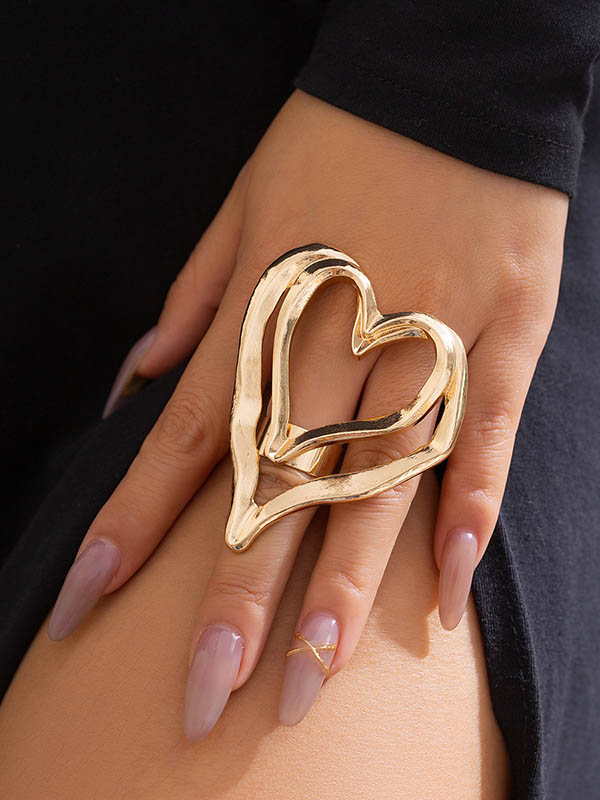 Elegant Heart-Shaped Monochrome Rings: Timeless Accessories