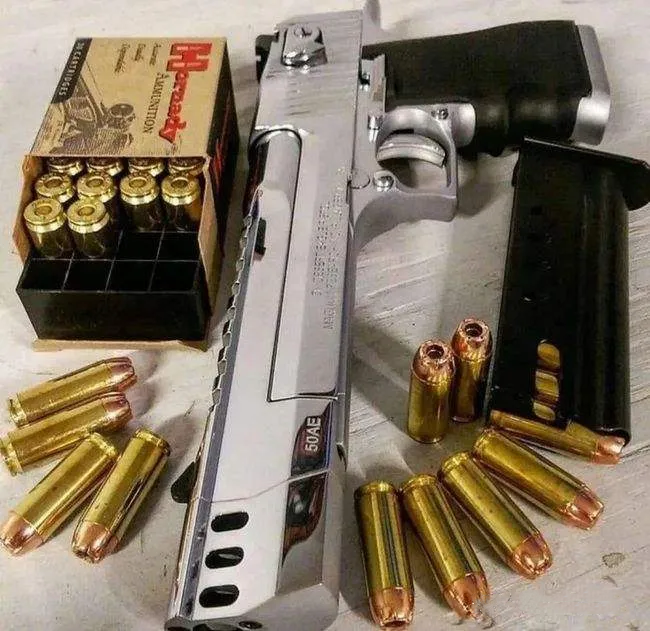 La Desert Eagle .50 AE es un arma que combina una alta potencia de ...
