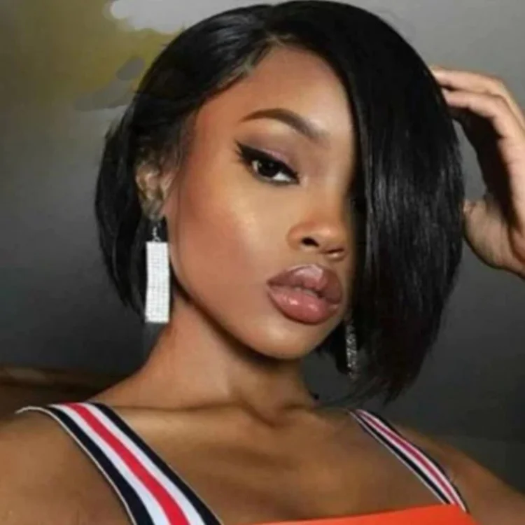 Women's Short Hair Black Diagonal Bangs Are Fashionable